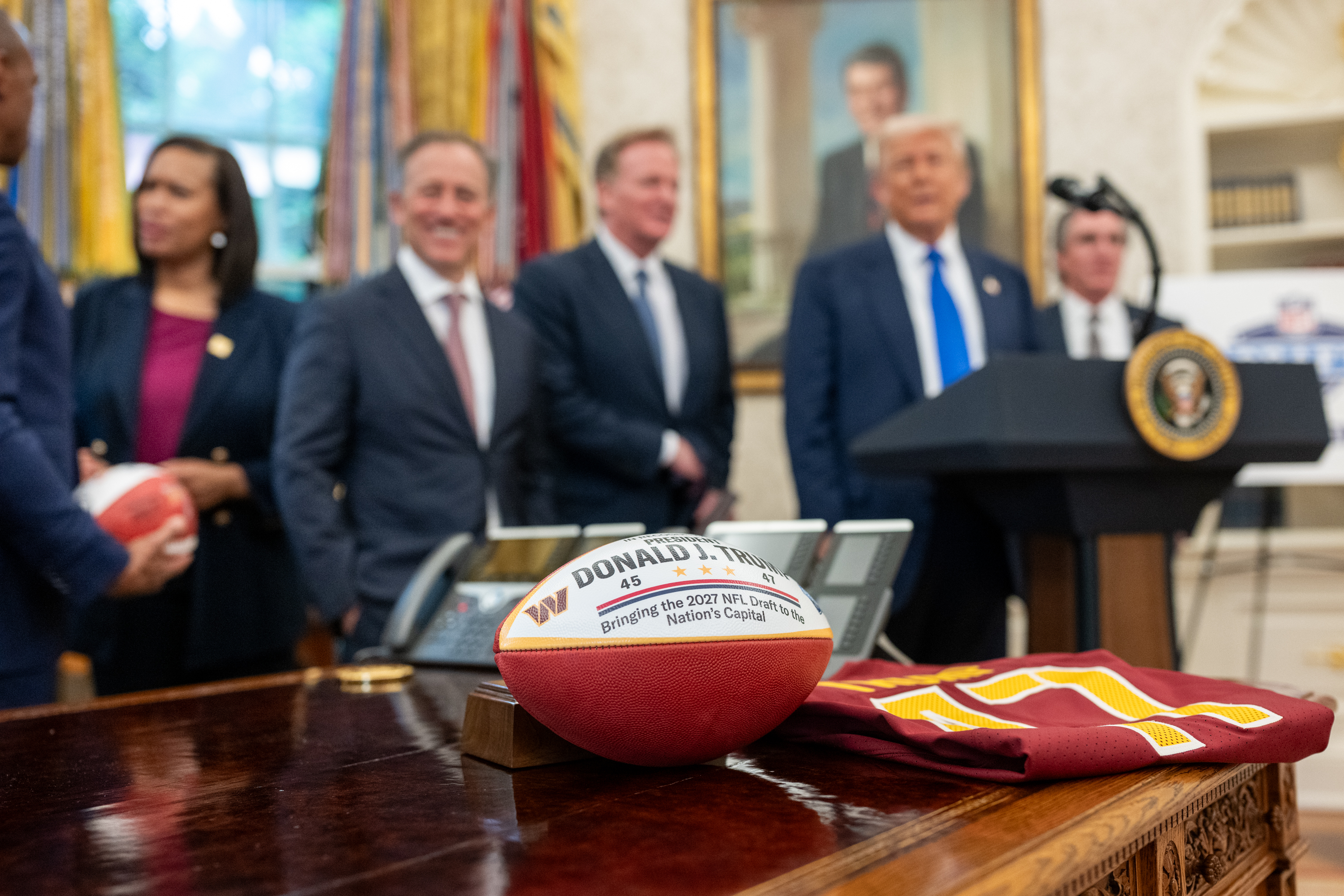 President Trump announces Washington, D.C. will host the 2027 NFL Draft ...