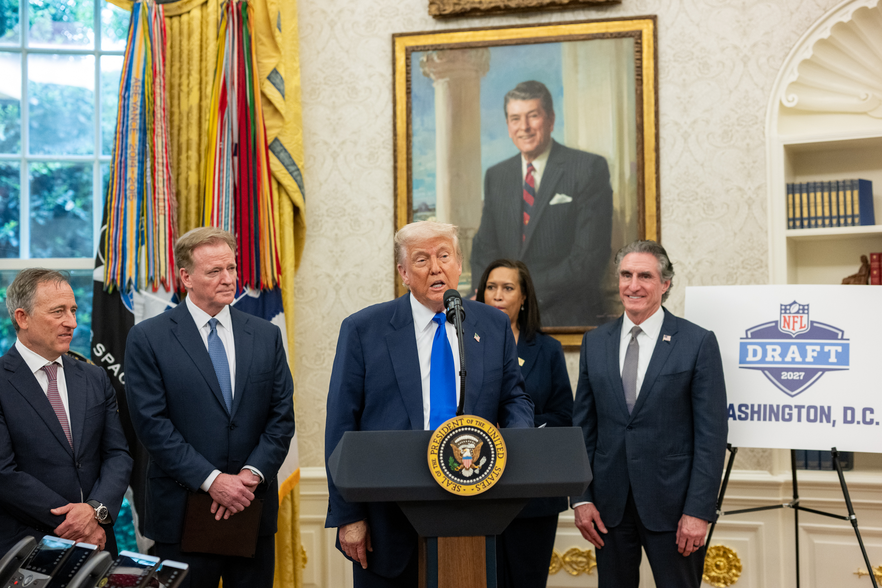President Trump announces Washington, D.C. will host the 2027 NFL Draft ...
