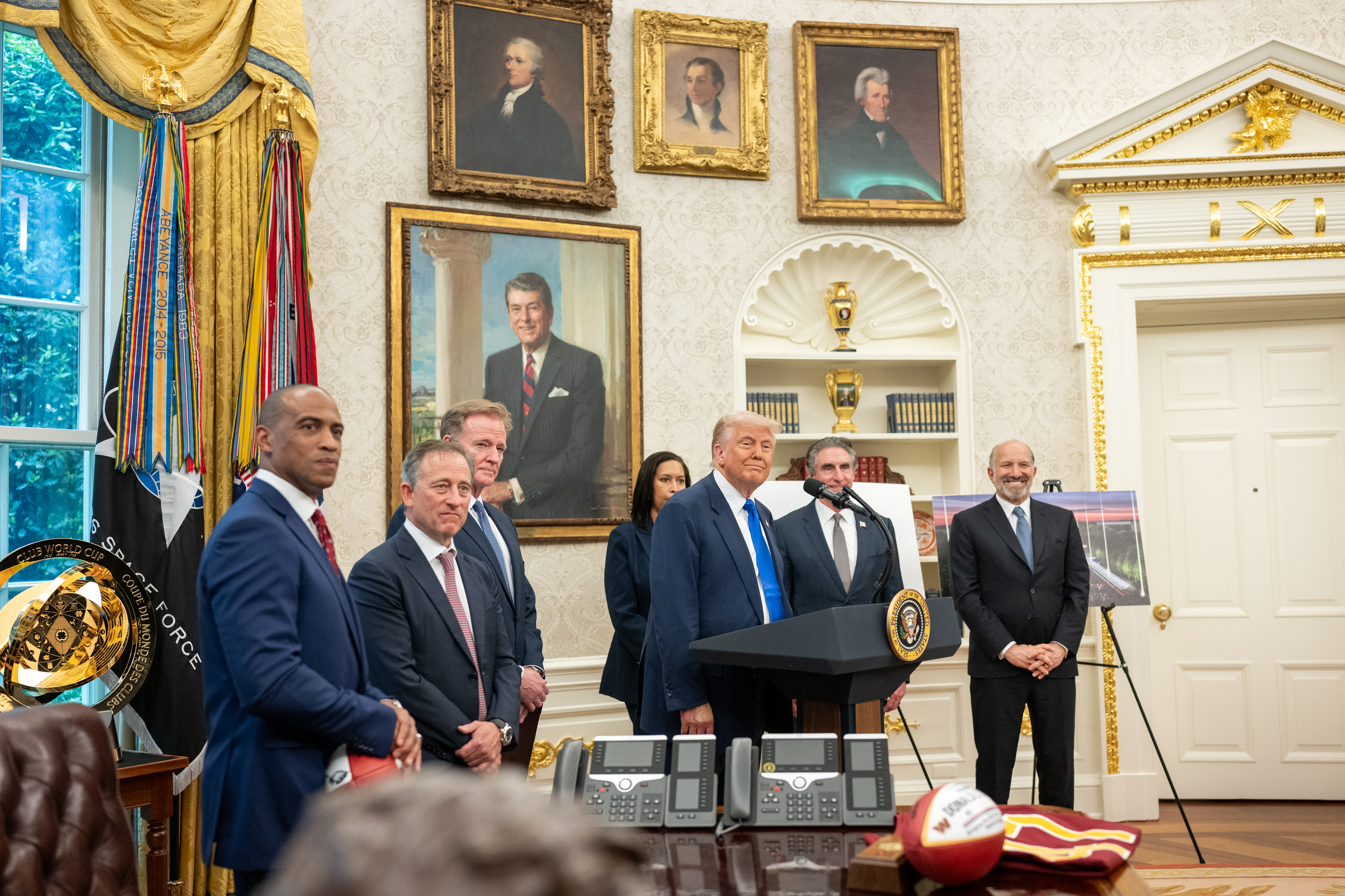 President Trump announces Washington, D.C. will host the 2027 NFL Draft ...