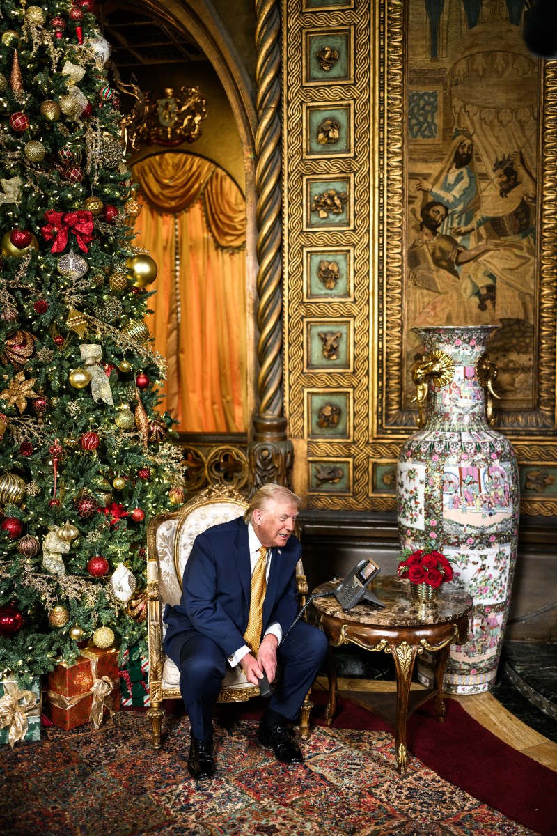 President Donald Trump and First Lady Melania Trump make NORAD Santa ...