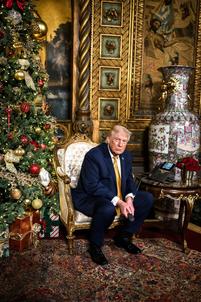 President Donald Trump and First Lady Melania Trump make NORAD Santa ...