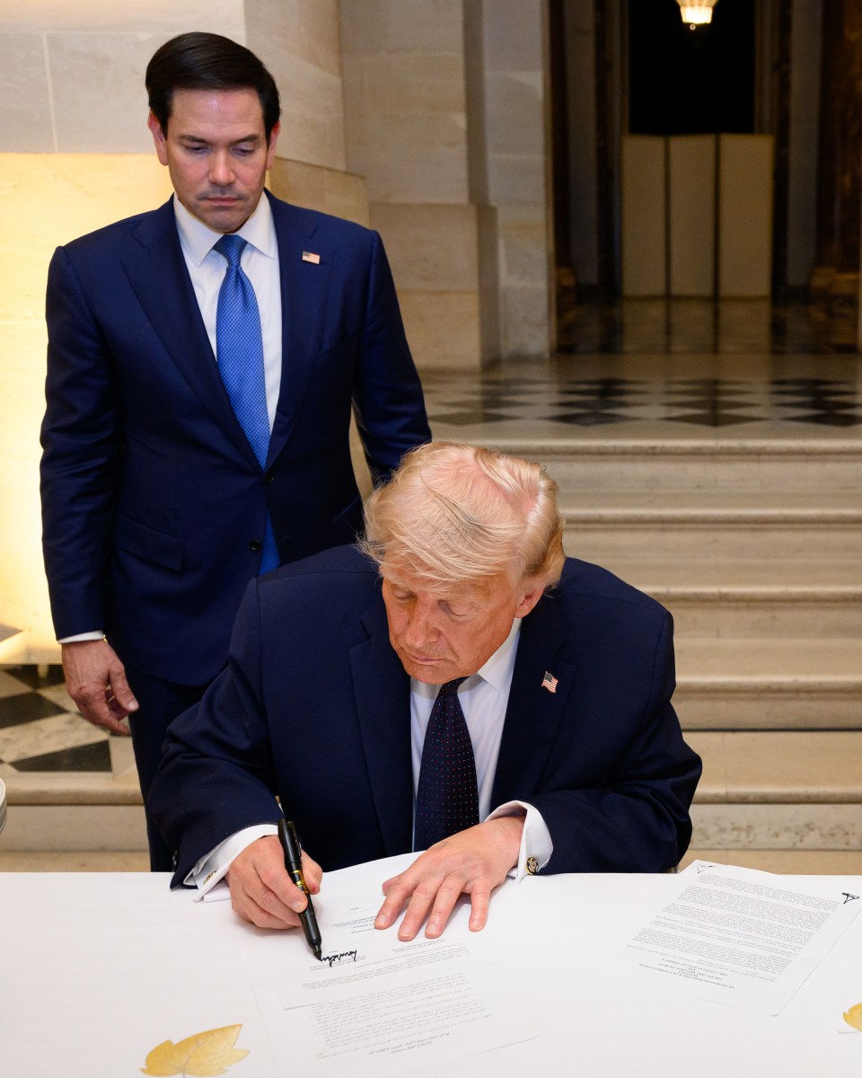 President Donald J. Trump signs a Memorandum of Understanding between ...